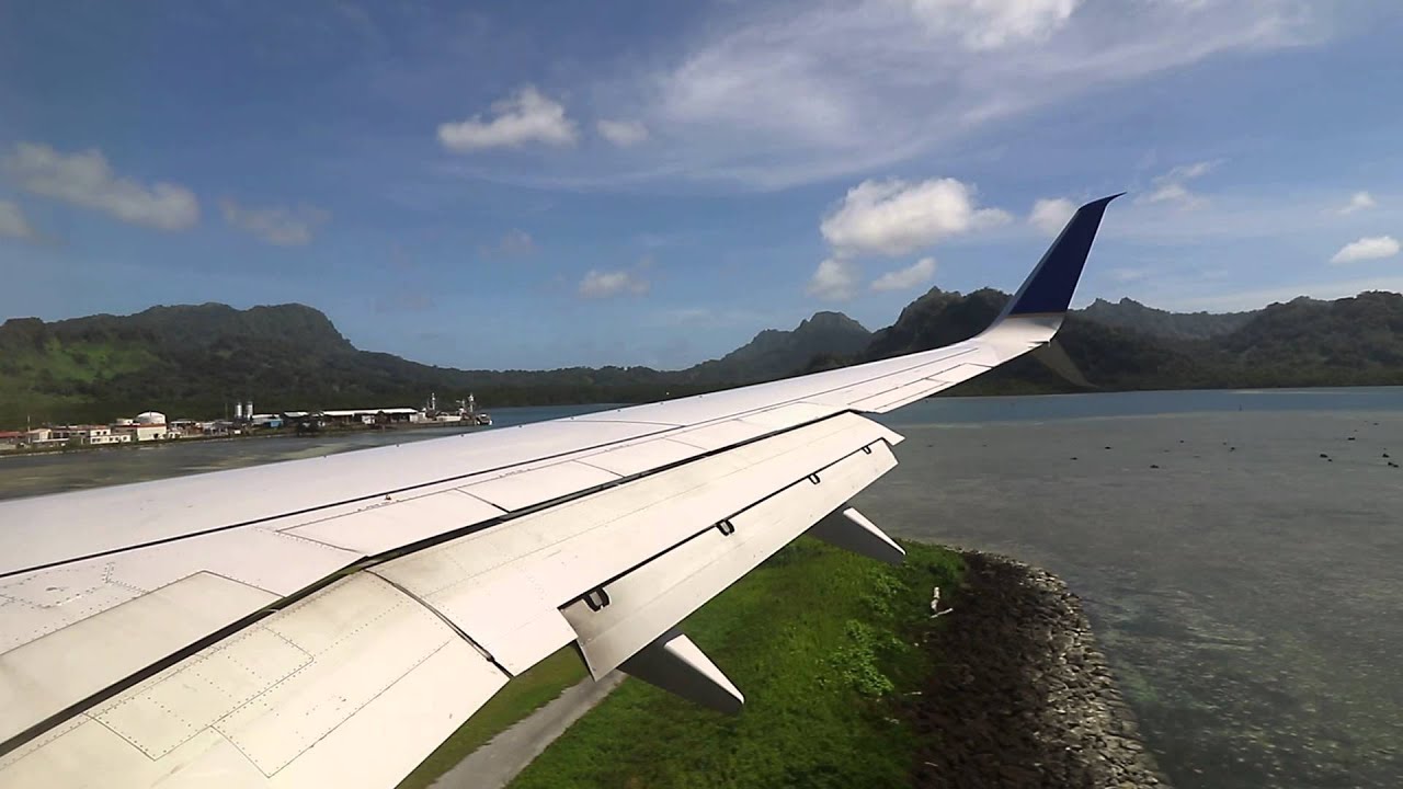 United Airlines UA154 Boeing 737-800 Landing into Kosrae International ...