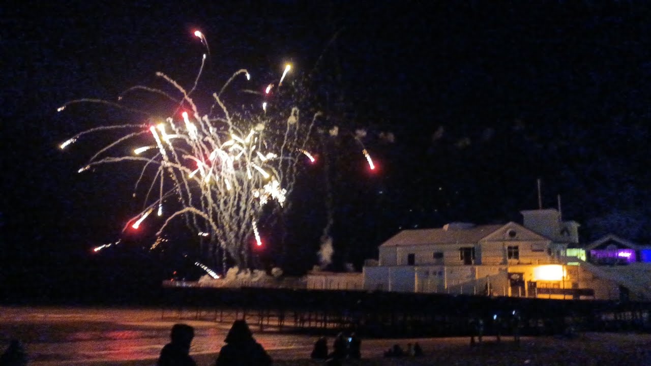 Easter bank holiday weekend firework display in Bognor Regis pier in April 2023 - YouTube