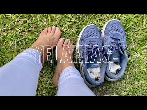 SINTIENDO EL CÉSPED CON MIS PIES. YELAHIAG