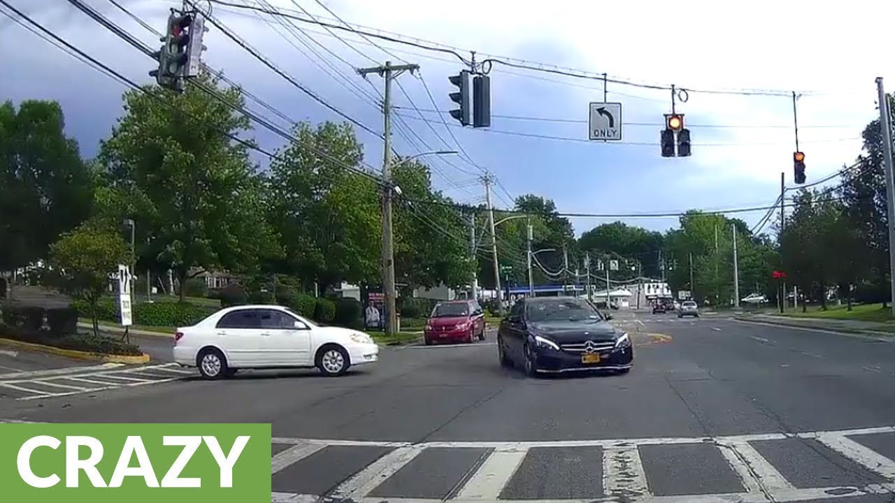 Distracted driver runs red light after 6 seconds - YouTube