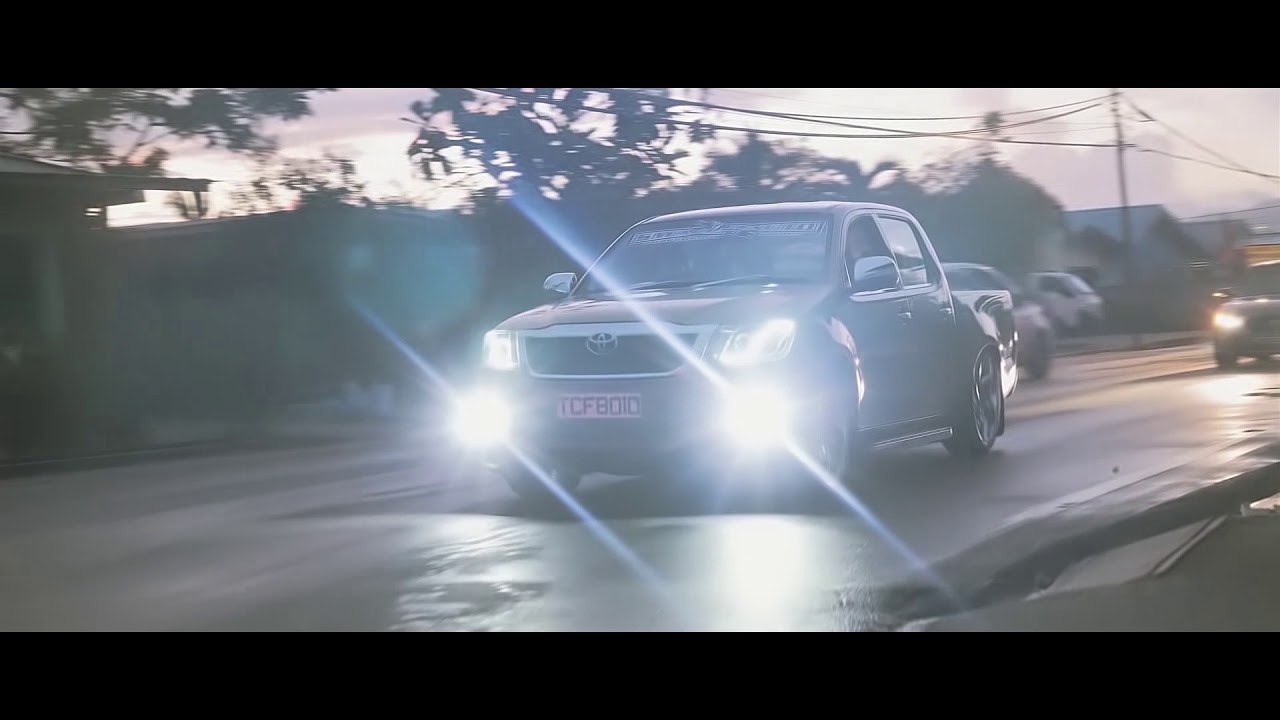 Smalls Auto Slammed Toyota Hilux - YouTube