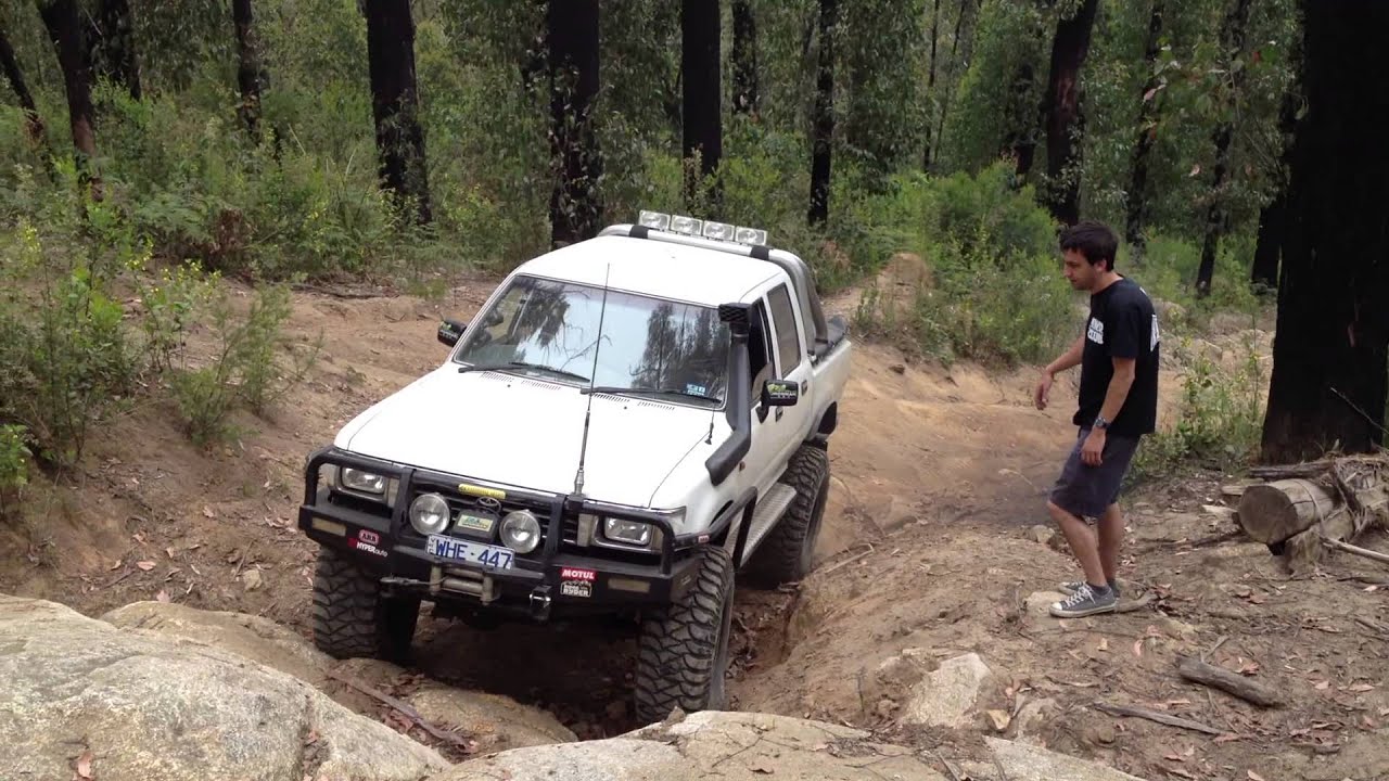 Twin locked high lift toyota hilux turbo crawling bunyip vic 4x4 - YouTube
