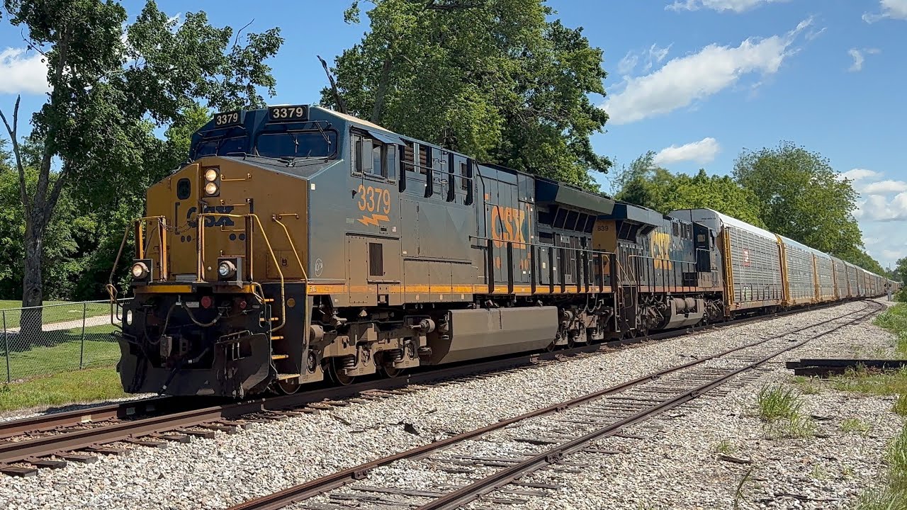 CSX 3379 leads M643 at Horse Cave with a friendly engineer - YouTube