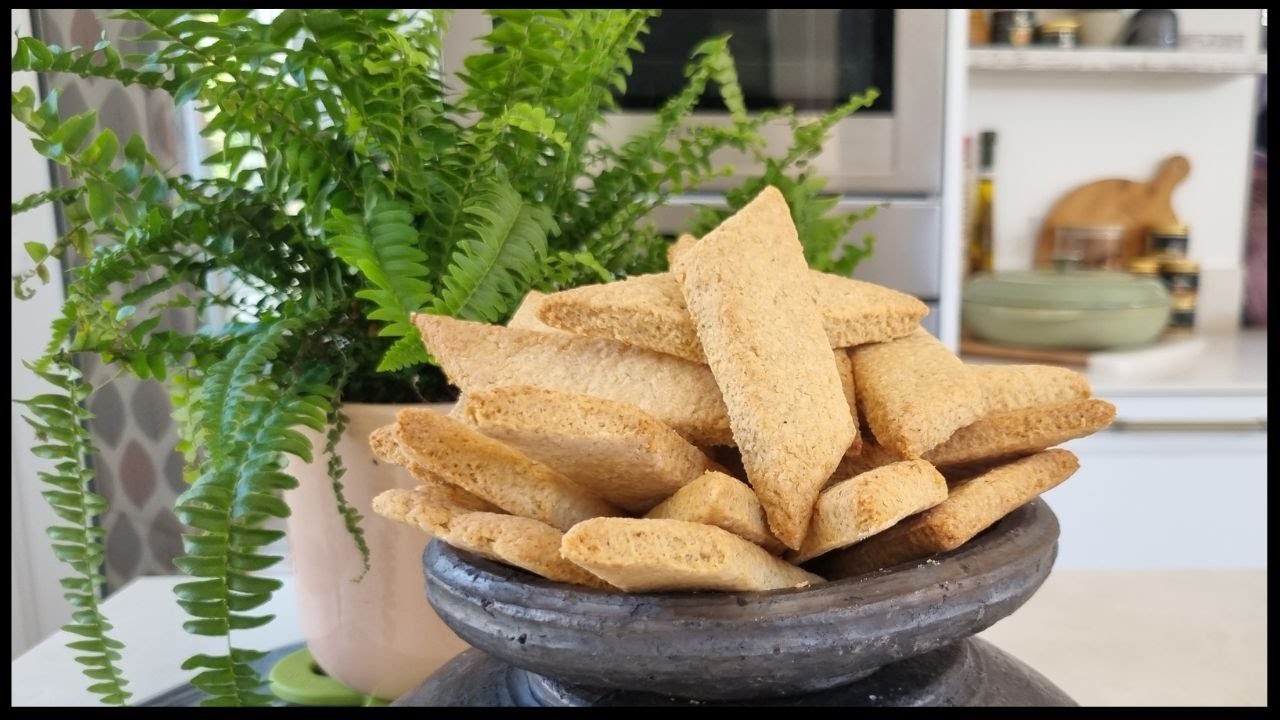 How to bake a delicious Ghana Poloo( Coconut biscuit) recipe - YouTube