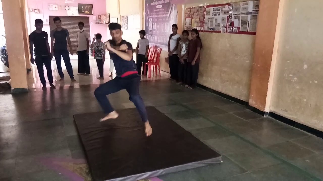 Flying kick 360 - YouTube