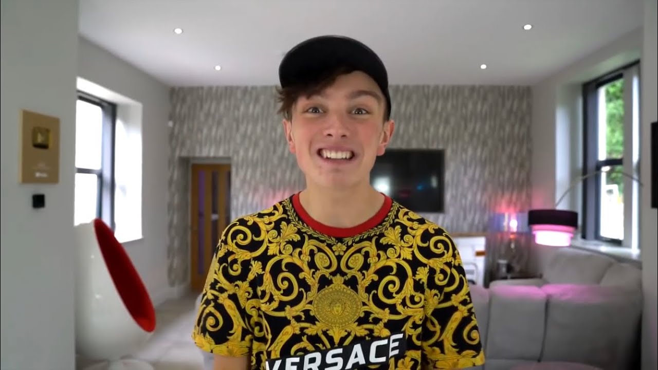 MORGZ FLEXES ON HIS FANS - YouTube