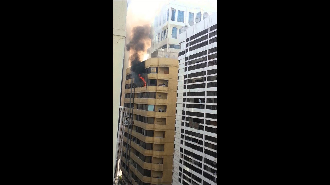 A fire in a building and a guy jumped - YouTube
