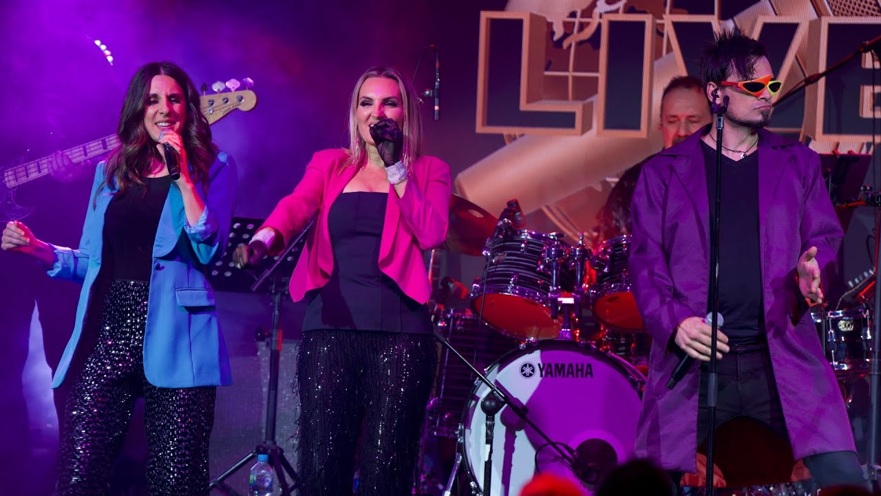 'Love Shack' Sing It Live ON STAGE One Night Only! - YouTube