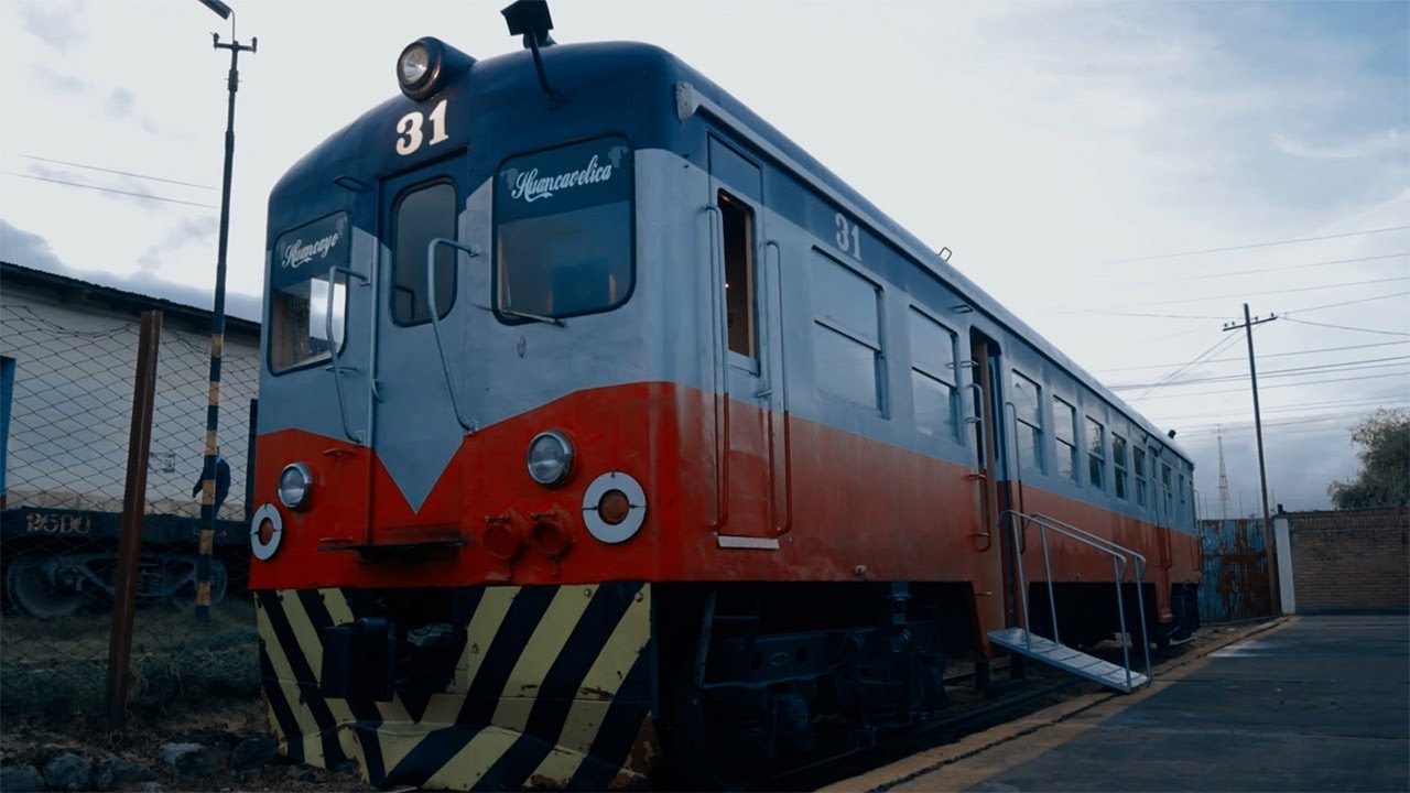 Tren "Macho" extiende su ruta entre Huancayo y Huancavelica - YouTube