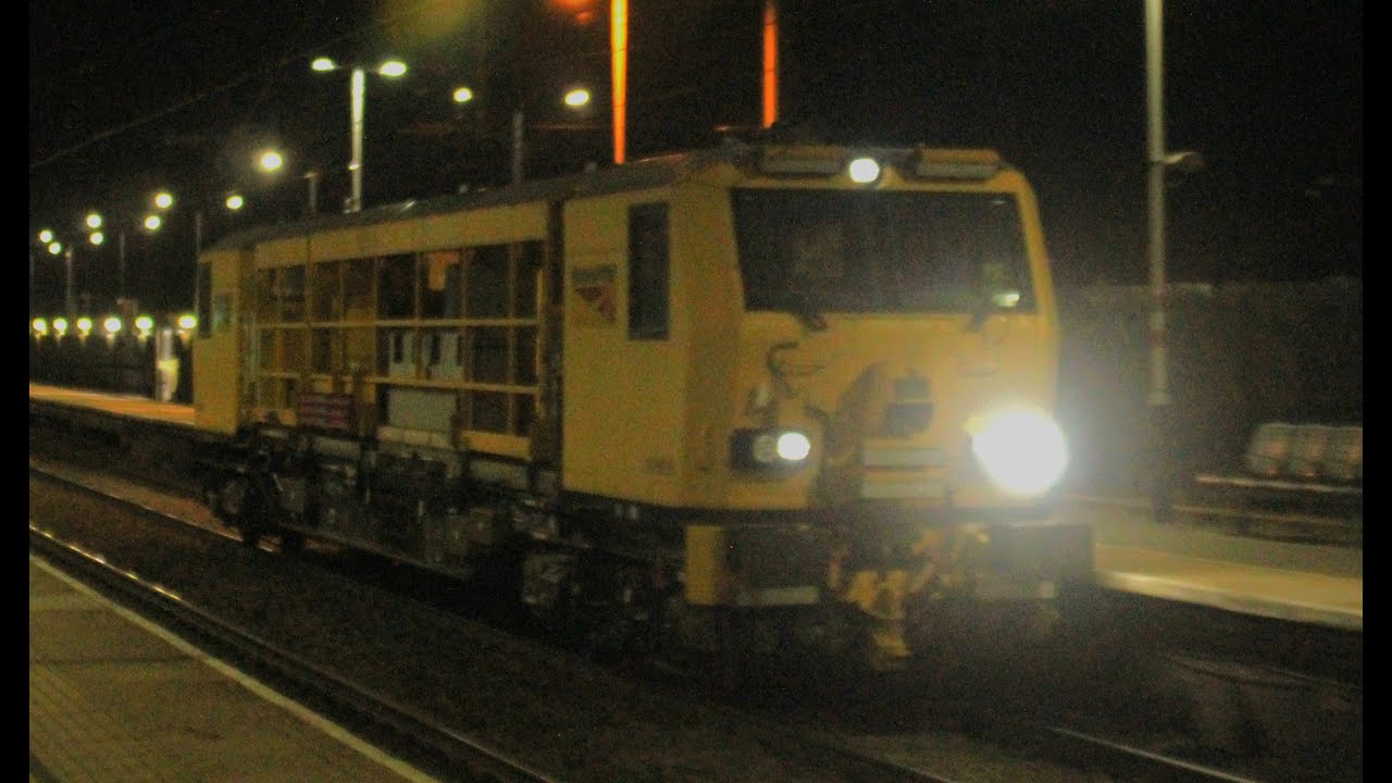 Network Rail DR98008 at Radlett - YouTube