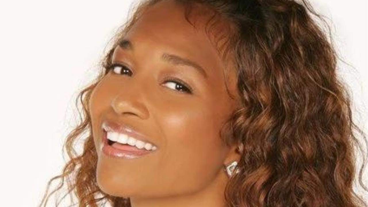 13 Sexy Photos of Rozanda Chili Thomas - YouTube