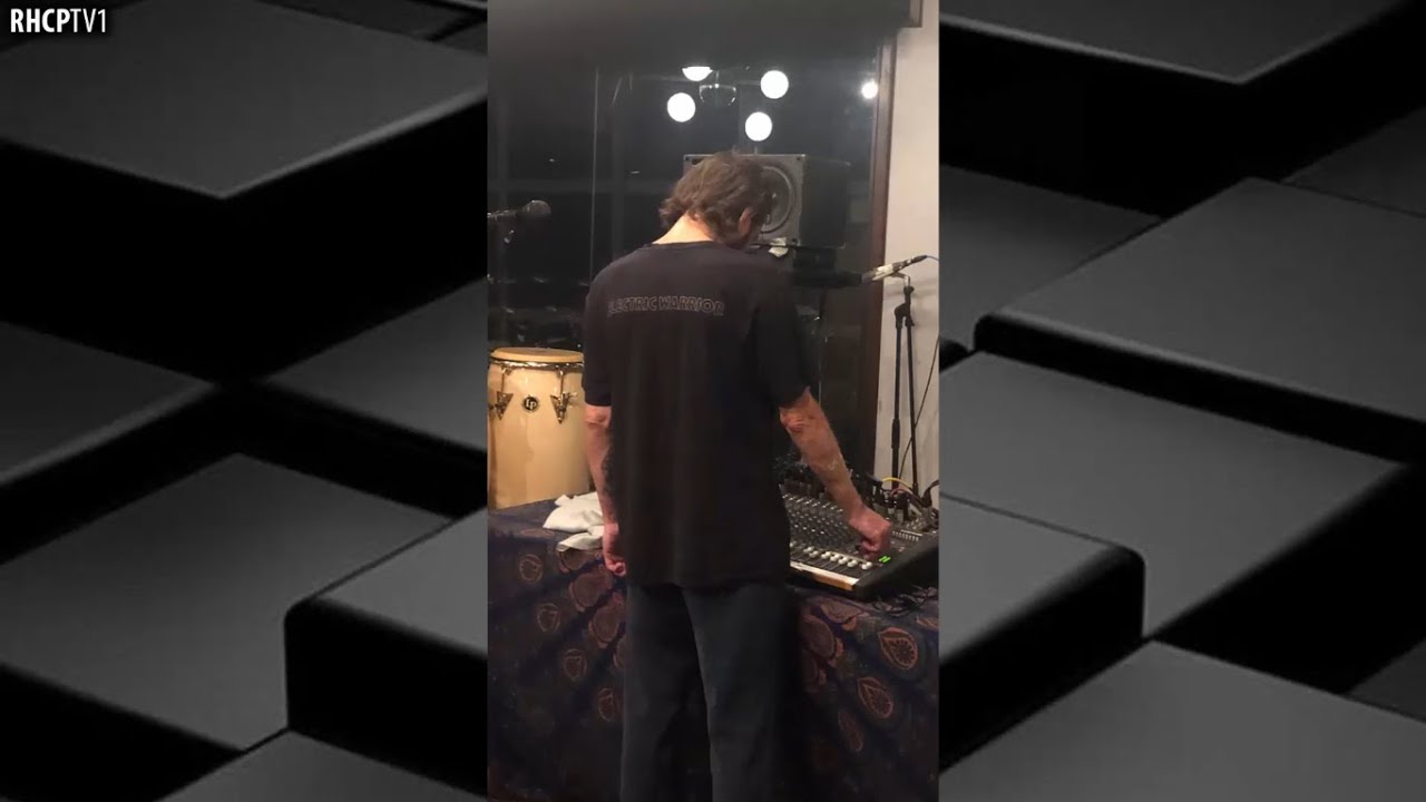 Red Hot Chili Peppers In The Studio (Photos) (July 29, 2020) - YouTube