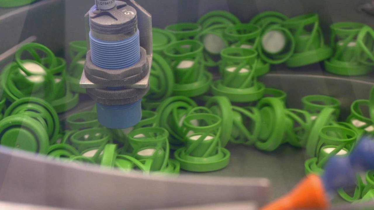 Automatisering: Robotter skal tredoble omsætningen i Bifodan - YouTube