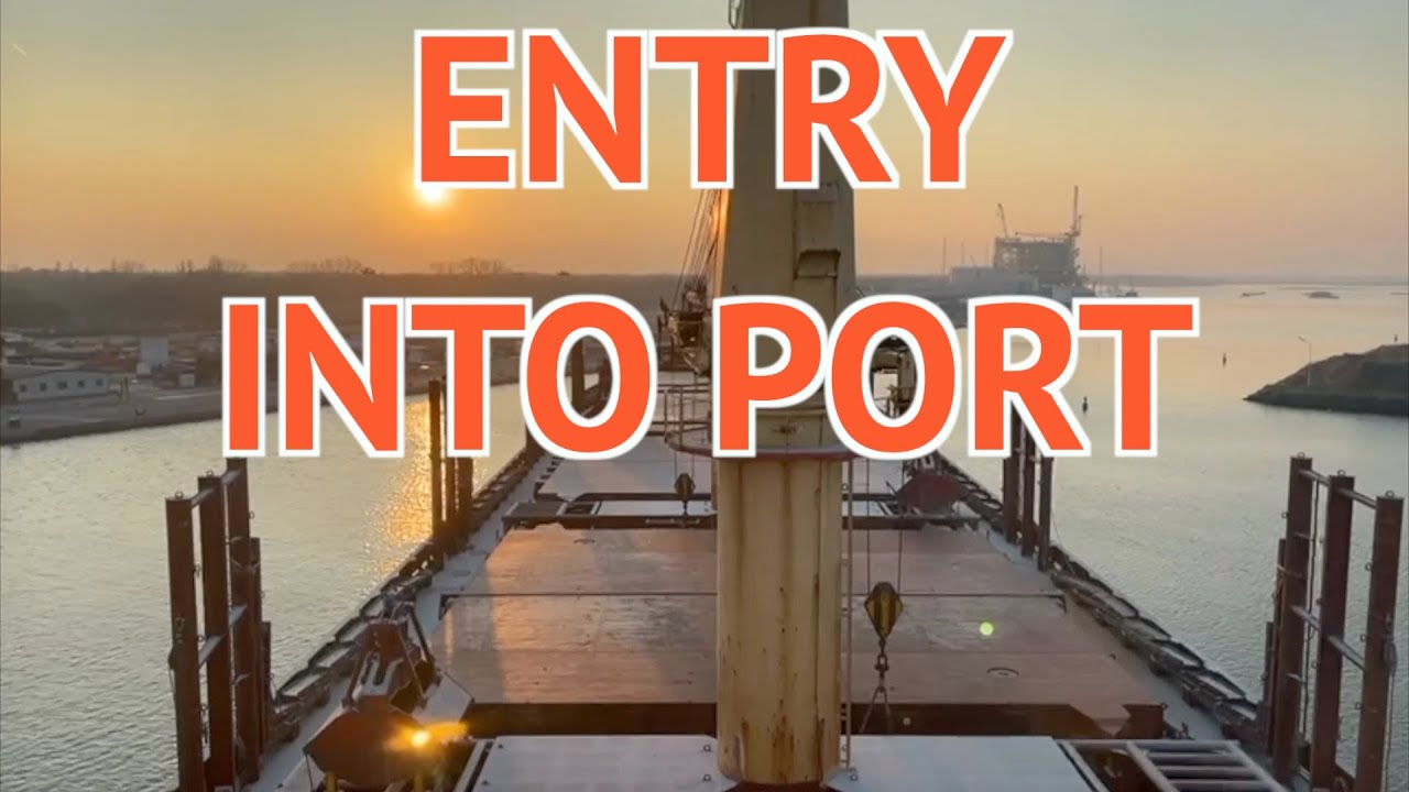 ENTRY INTO PORT OF A SHIP + FINAL MOORING - YouTube