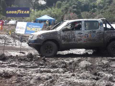 Atascado en el lodo TATT 2009 La Molina (Perú) - YouTube