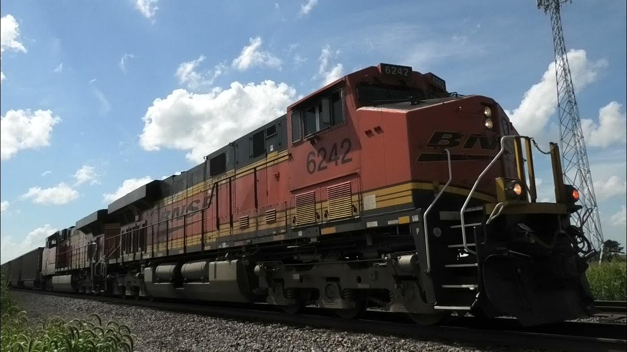BNSF 6242 East in Princeton, IL 8/24/21 - YouTube