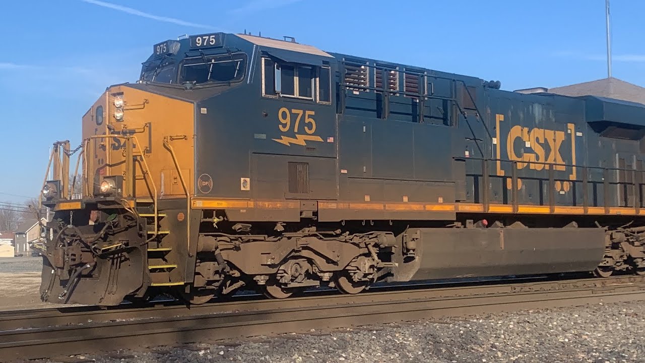 CSX I135-19 with 975 Leading - YouTube