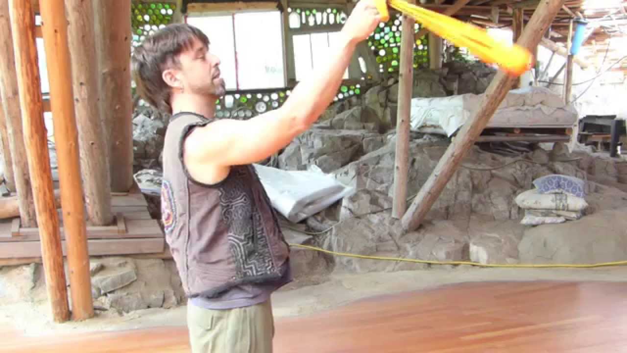 getting started: Crossing one poi top to bottom on a horizontal - YouTube