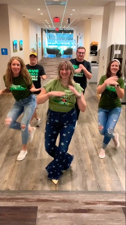 Earth, Wind and Fire September Dance - YouTube