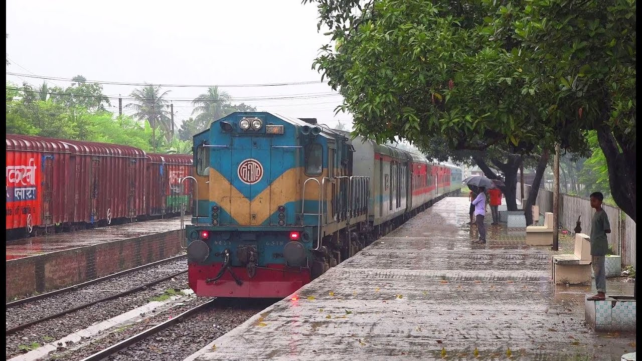 Indian Railways Bandhan Express Train Lead by Bangladesh Railways WDM3A ...