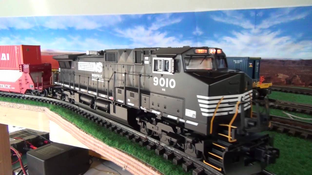 MTH NS 9010 dash 9 - YouTube