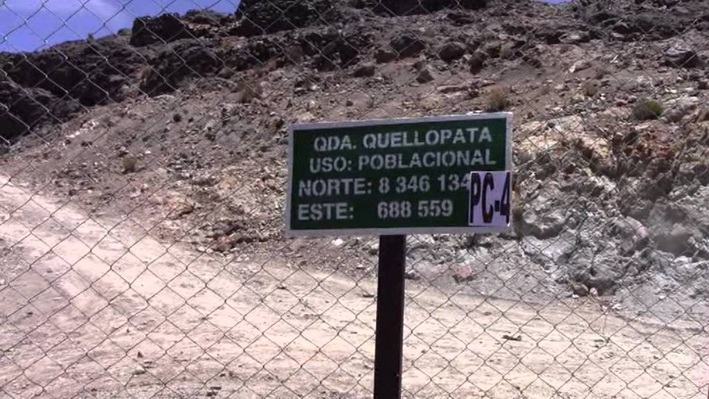 LETRERO COLOCADO POR LA MINERA - YouTube