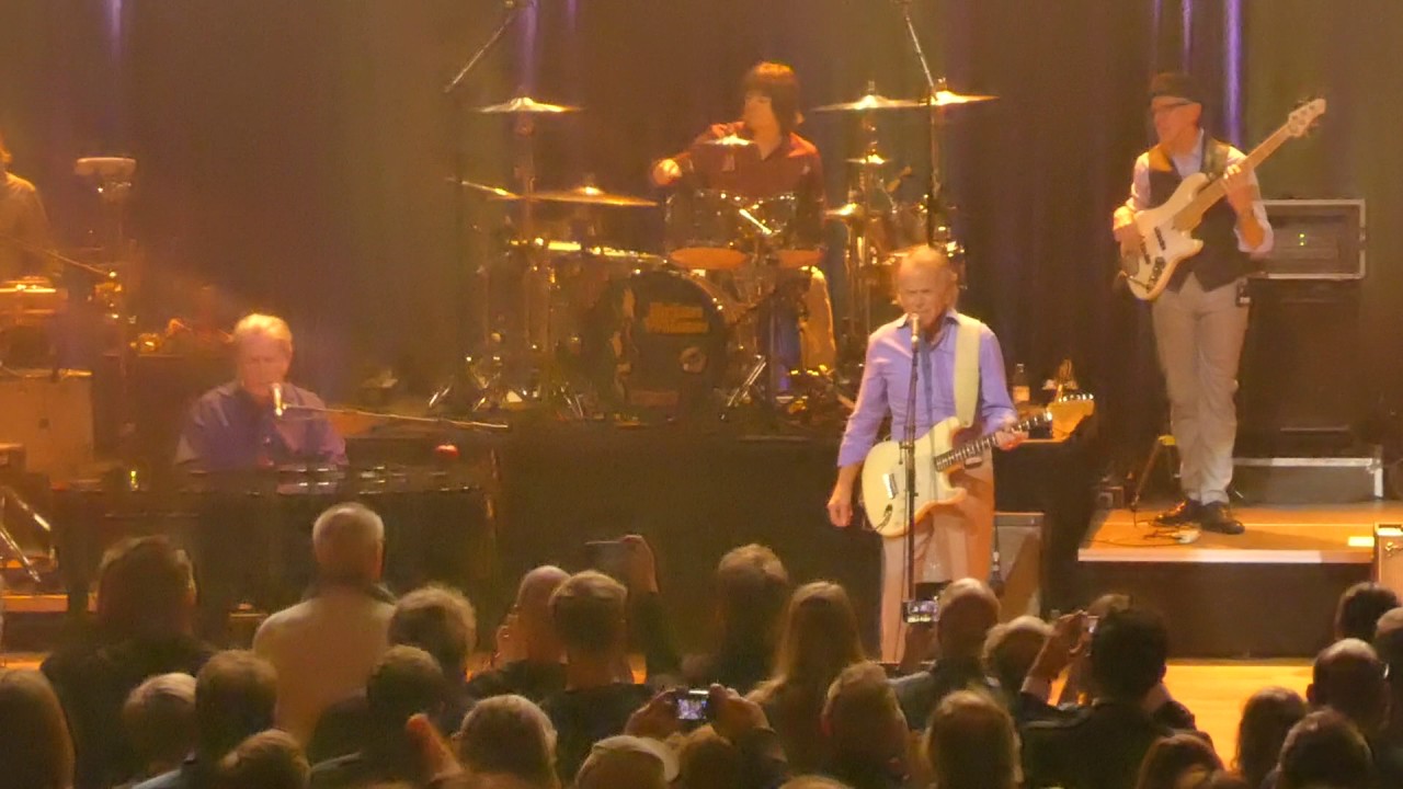 Brian Wilson - Barbara Ann - at Malmö Live 20161107. - YouTube