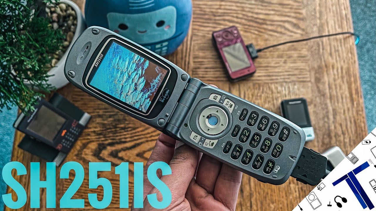 I Bought The Worlds First 3D Phone! | Sharp SH251iS - YouTube