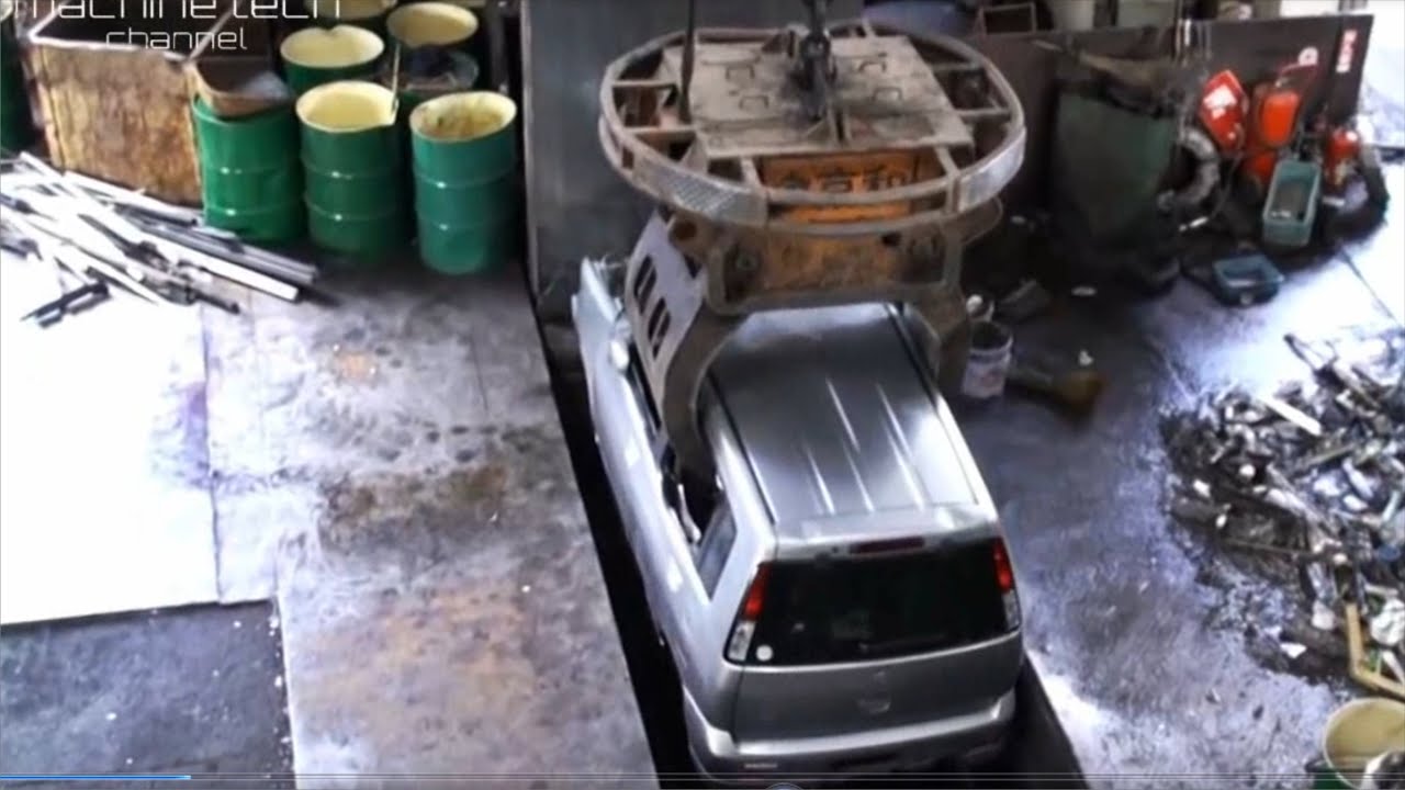 Destroying old car in Japan - YouTube