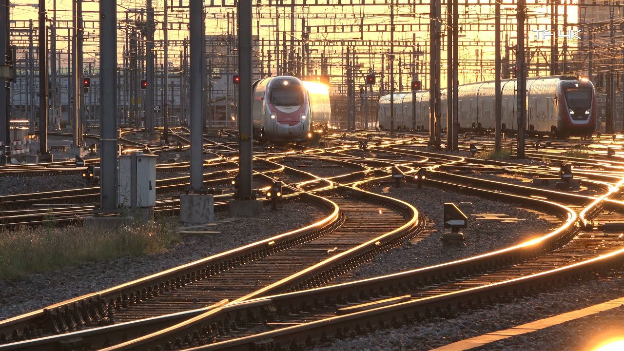 Golden Rail Tracks In Zurich - Züge am HB Zürich - YouTube