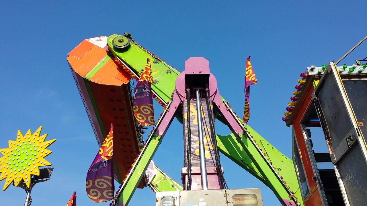 Wade Shows Space Loop Ride - YouTube