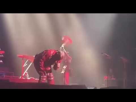 🎸 Guitar Smash 💥 #20 Till Lindemann - Knebel - Rotterdam 2023 - YouTube