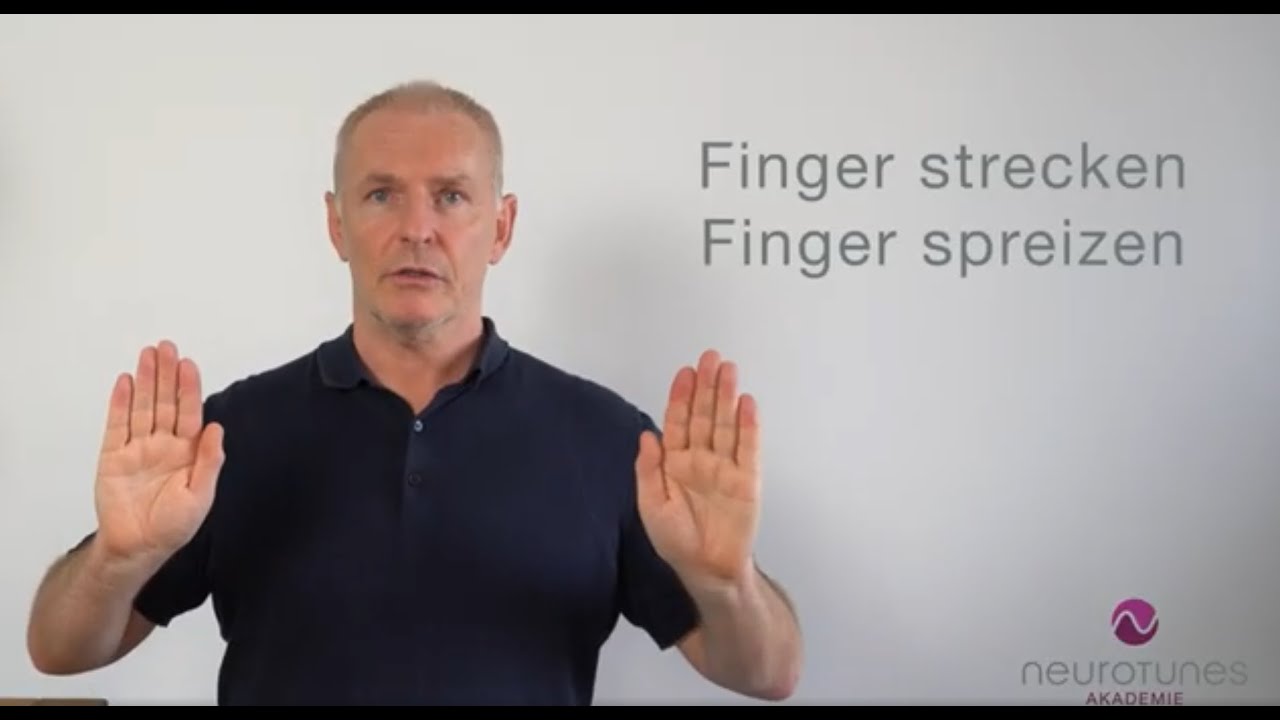 Finger strecken, Finger spreizen - Gehirntraining mit Karl Edy - YouTube