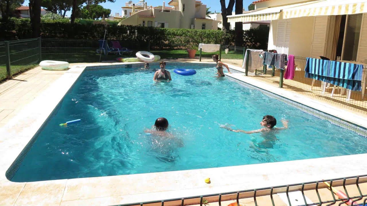 Piggy in the Middle Pool - YouTube