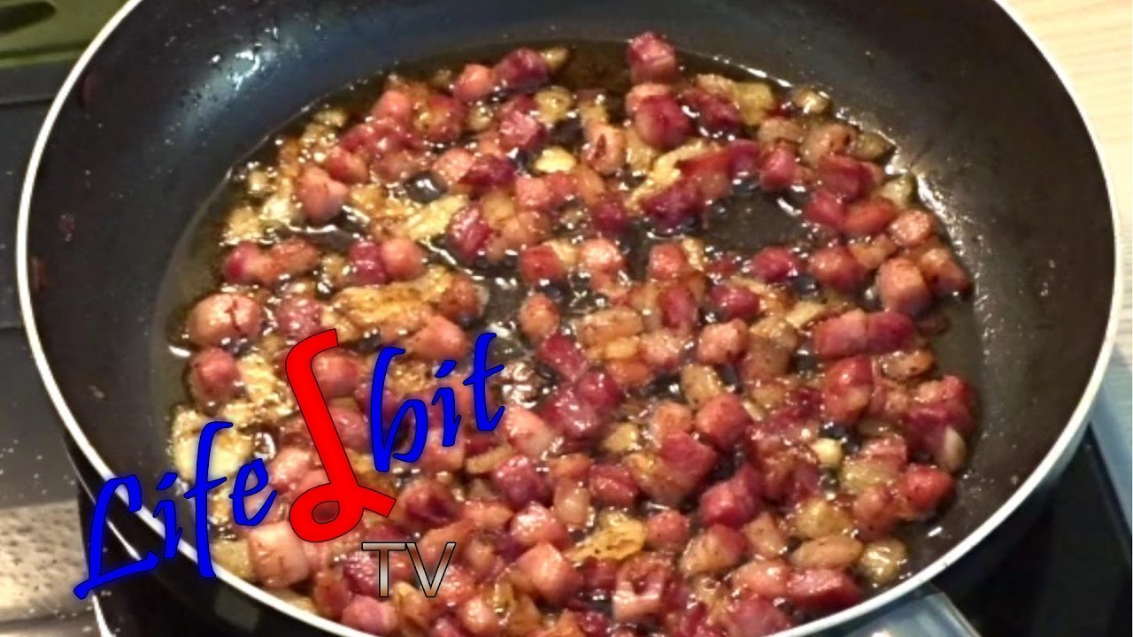 Geräucherter Bauchspeck mit Zwiebeln - richtig anbraten in der Pfanne ...