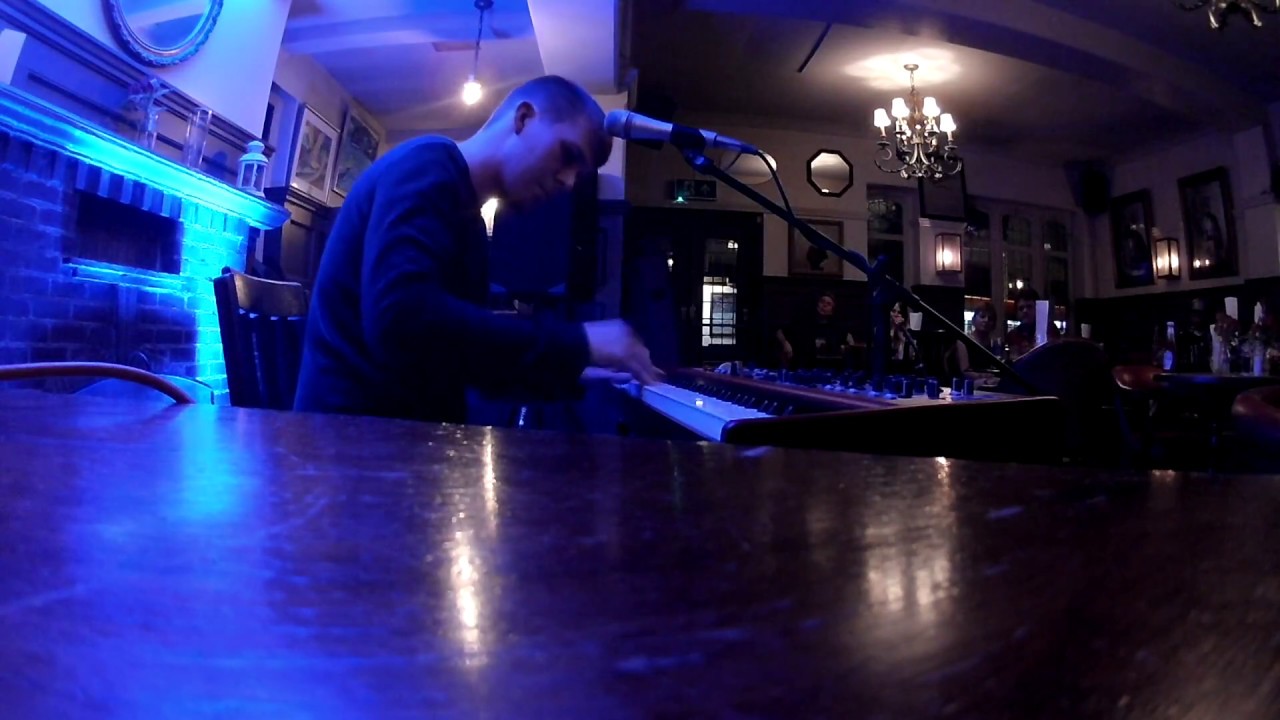 Caroline - Matthew Poad (Live at The Old White Lion 19/04/18) - YouTube