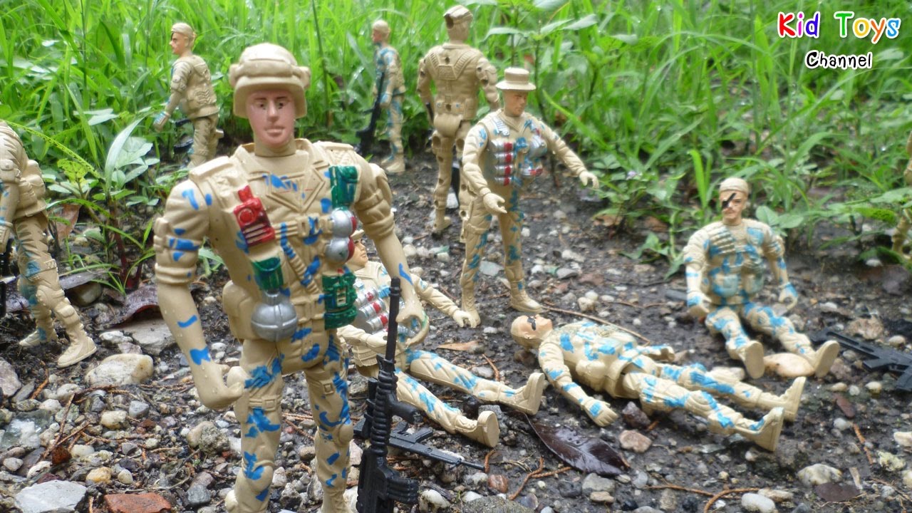Toy soldiers in action Saving soldier Toys for kids - YouTube