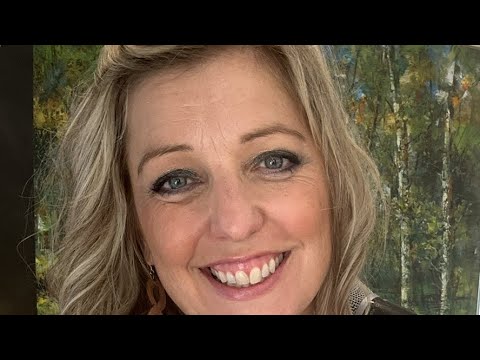 Sarah Louise live at a gig in Suffolk - YouTube