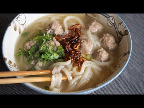 Soupe de pâtes de riz aux boulettes de porc \