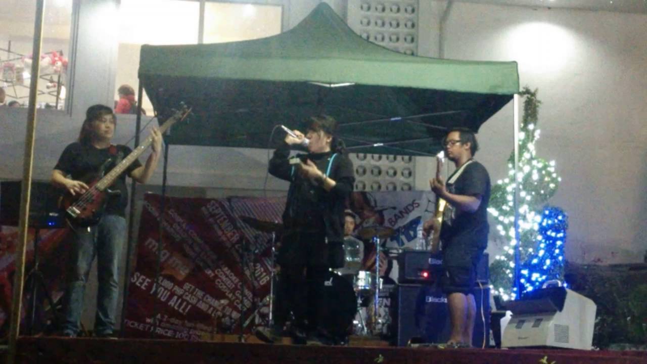 Diver Nico Touches The Walls - YouTube