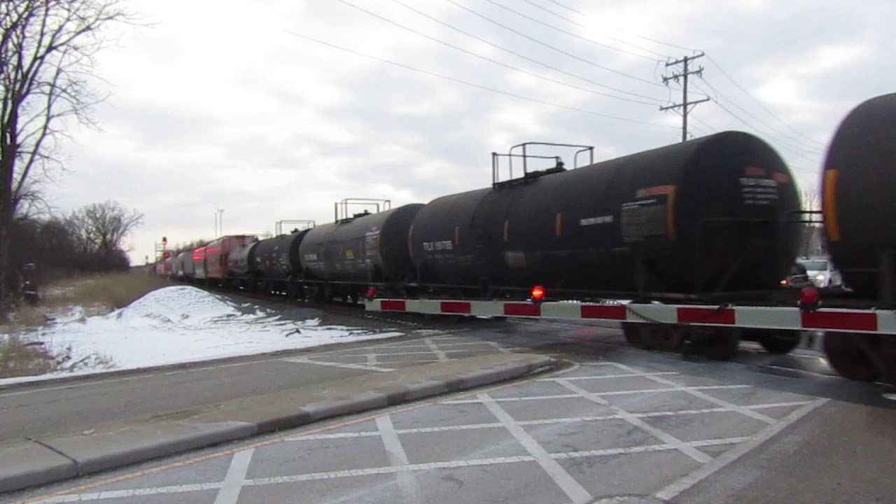 Northbound CN 8935 and CN IC 2459 on the Canadian National - YouTube