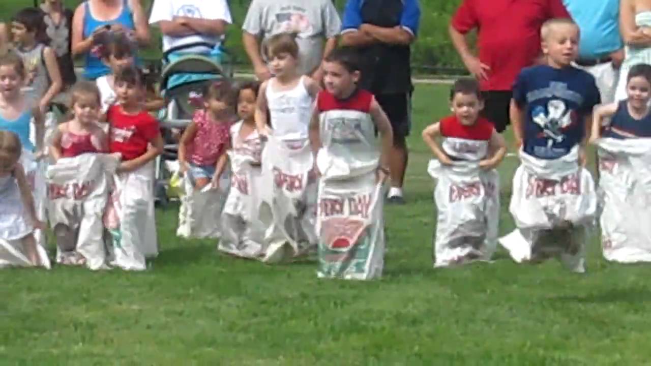 Em in potato sack race @ Kids 4th - YouTube