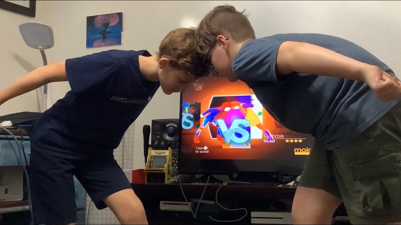 Just dance 4 battle mode (Moves Like Jagger VS Never Gonna Give You Up ...