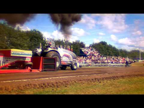 Valtra Shell Tractor Pulling - YouTube