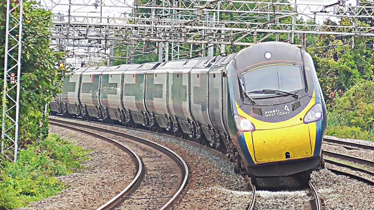 TILTING Trains at Wolverton (31/8/2024) Inc. Awesome 390 horns - YouTube