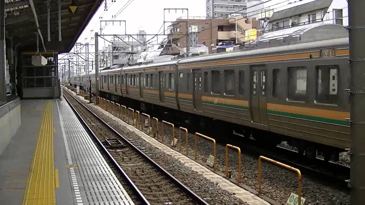 千代田線（常磐緩行線）綾瀬駅を通過するJR211系JR211 system which passes through Chiyoda Line ...