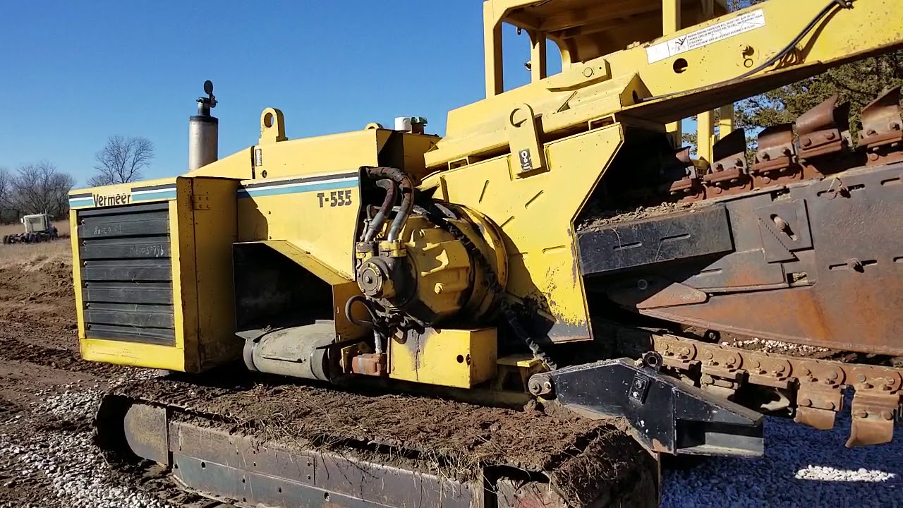 T-555 VERMEER START UP - YouTube