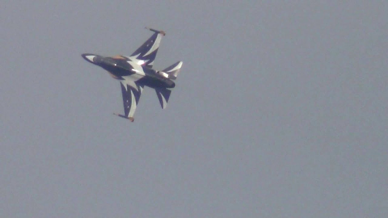 Black Eagles T-50B Aerobatic Team - YouTube