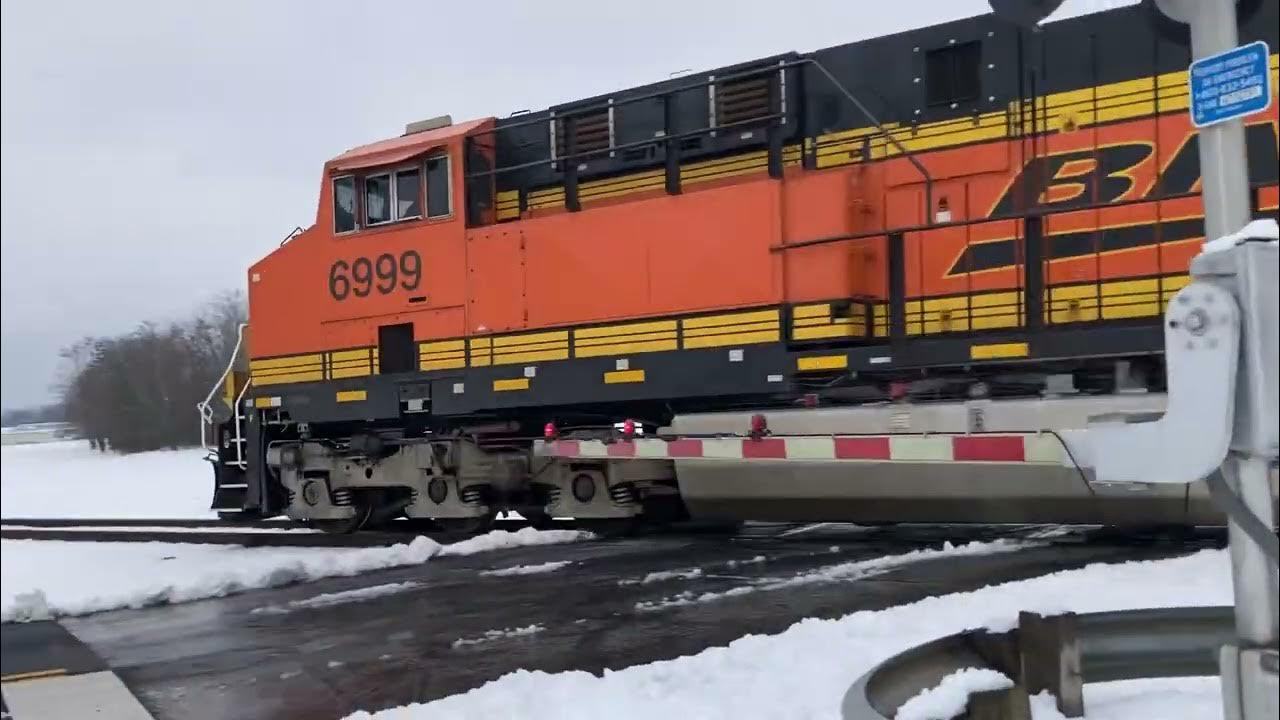 BNSF 6999 Lead’s the Z-LACMEM6 23A Eastbound Stack Train in Republic Missouri 1-25-2023 - YouTube
