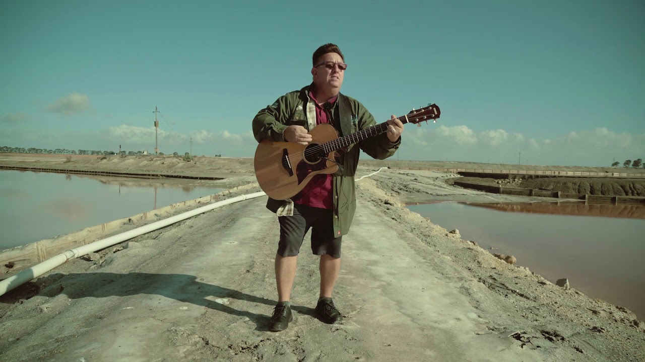 Steyn Fourie - "Cliff Richard Medley" - One Take Recording - YouTube